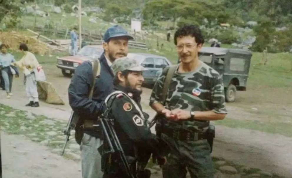 La ficha del M-19 de Gustavo Petro en la Universidad Militar ayudaría a rector Luis Fernando ...