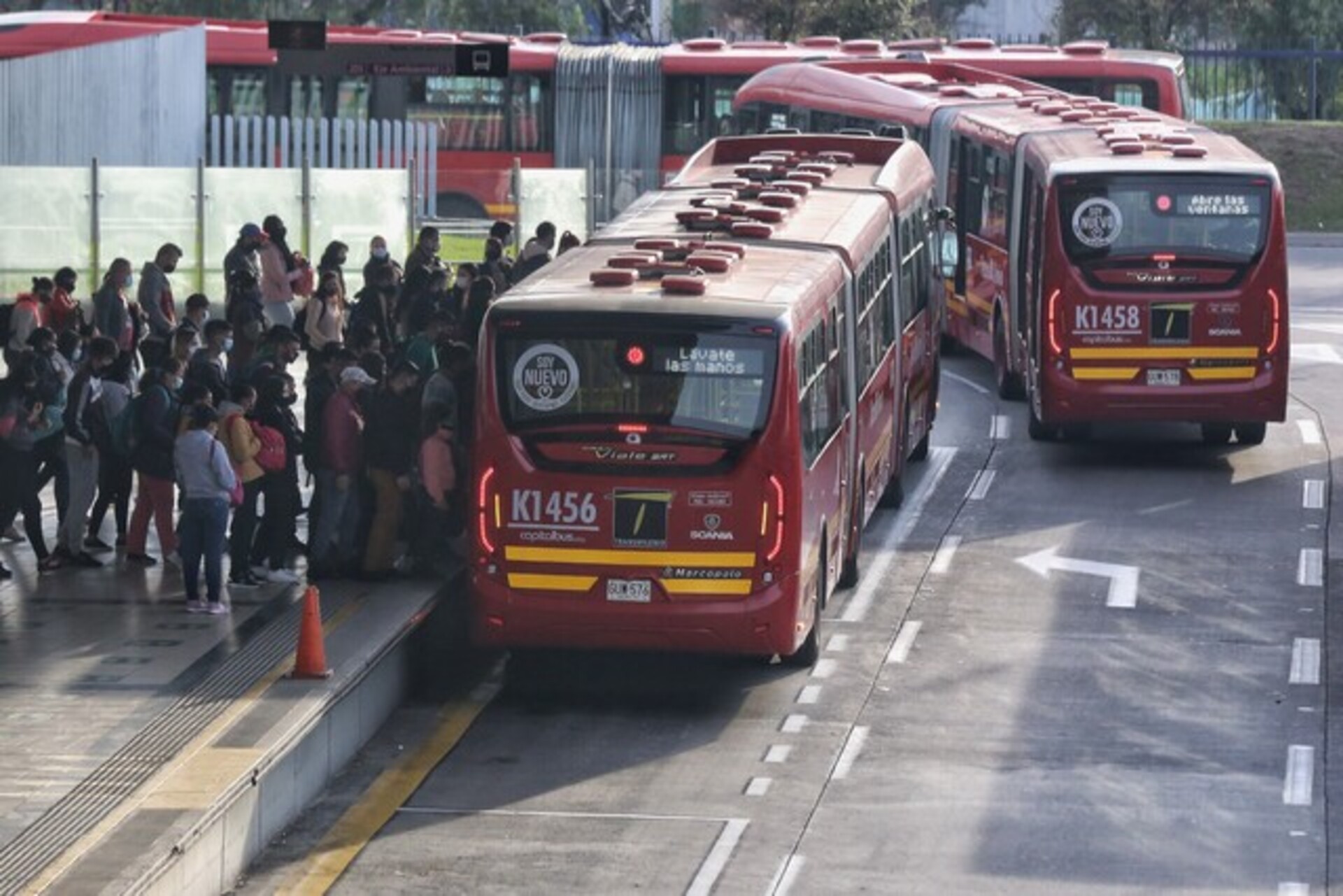 TransMilenio lanza estrategia para descubrir a los colados | Cambio ...