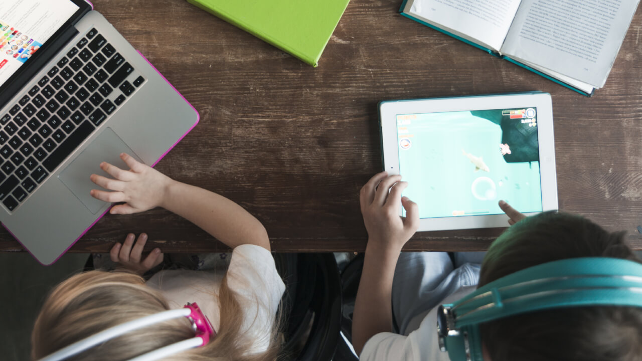 ¿Cómo cerrar la brecha digital en los colegios del país? | Cambio Colombia