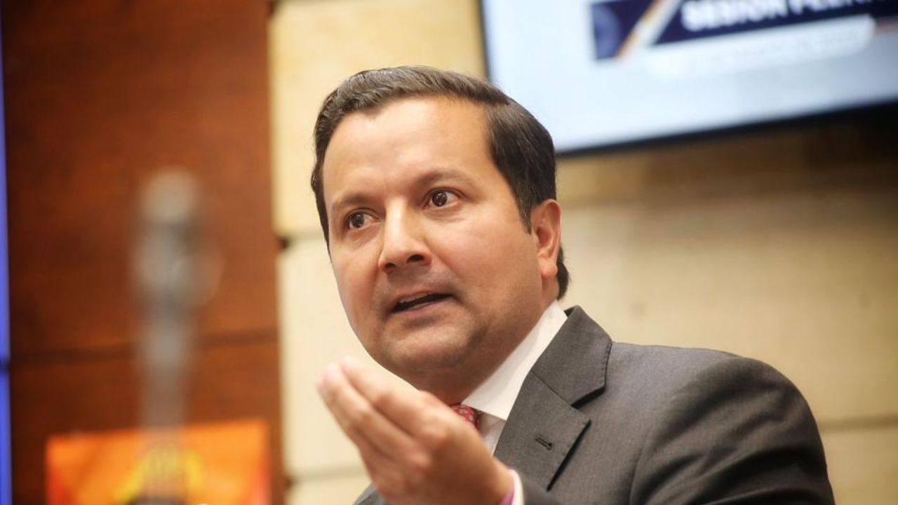 David Luna Sánchez deja el Congreso para lanzar su candidatura presidencial en 2026