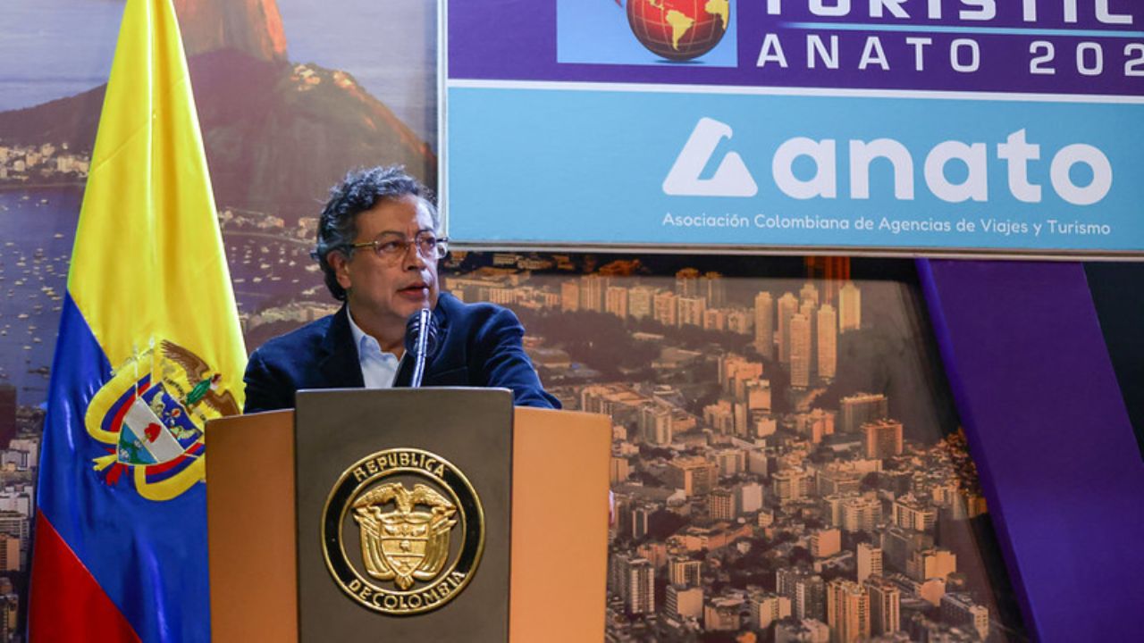 Aprobación de Gustavo Petro cae al 32%: encuesta de Invamer febrero 2025