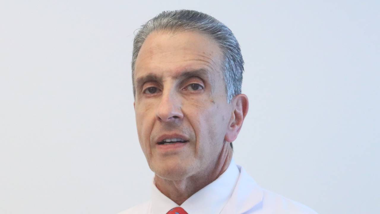 Fernando Hakim, neurocirujano de Miguel Uribe, envía emotivo mensaje a los colombianos