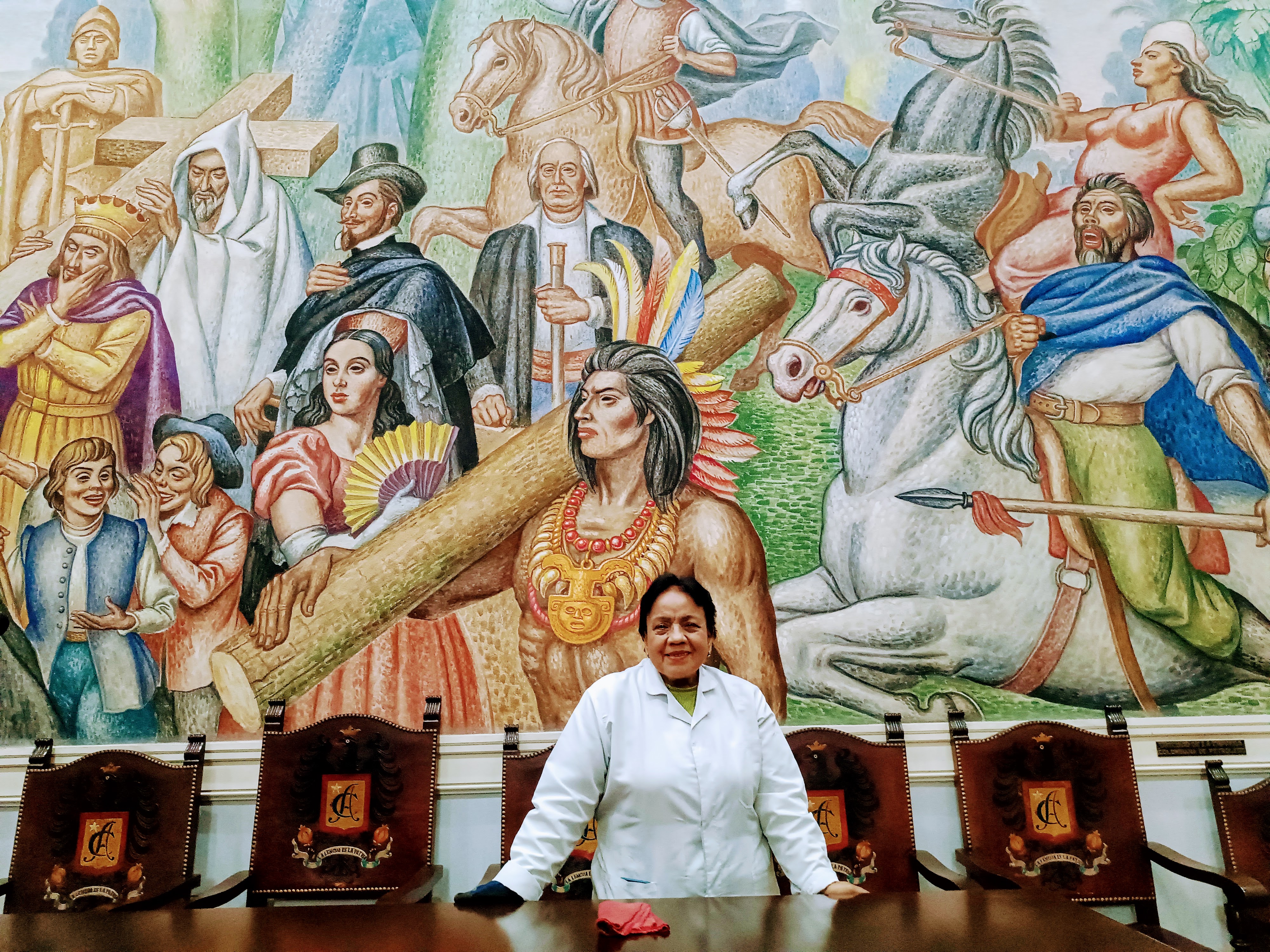 Calixta: 45 años trabajando entre miles de libros y ciertos fantasmas ...